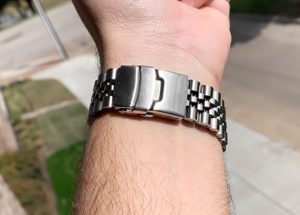 Strapcode SKX Jubilee Review: Better Than The Stock Bracelet? | Two ...