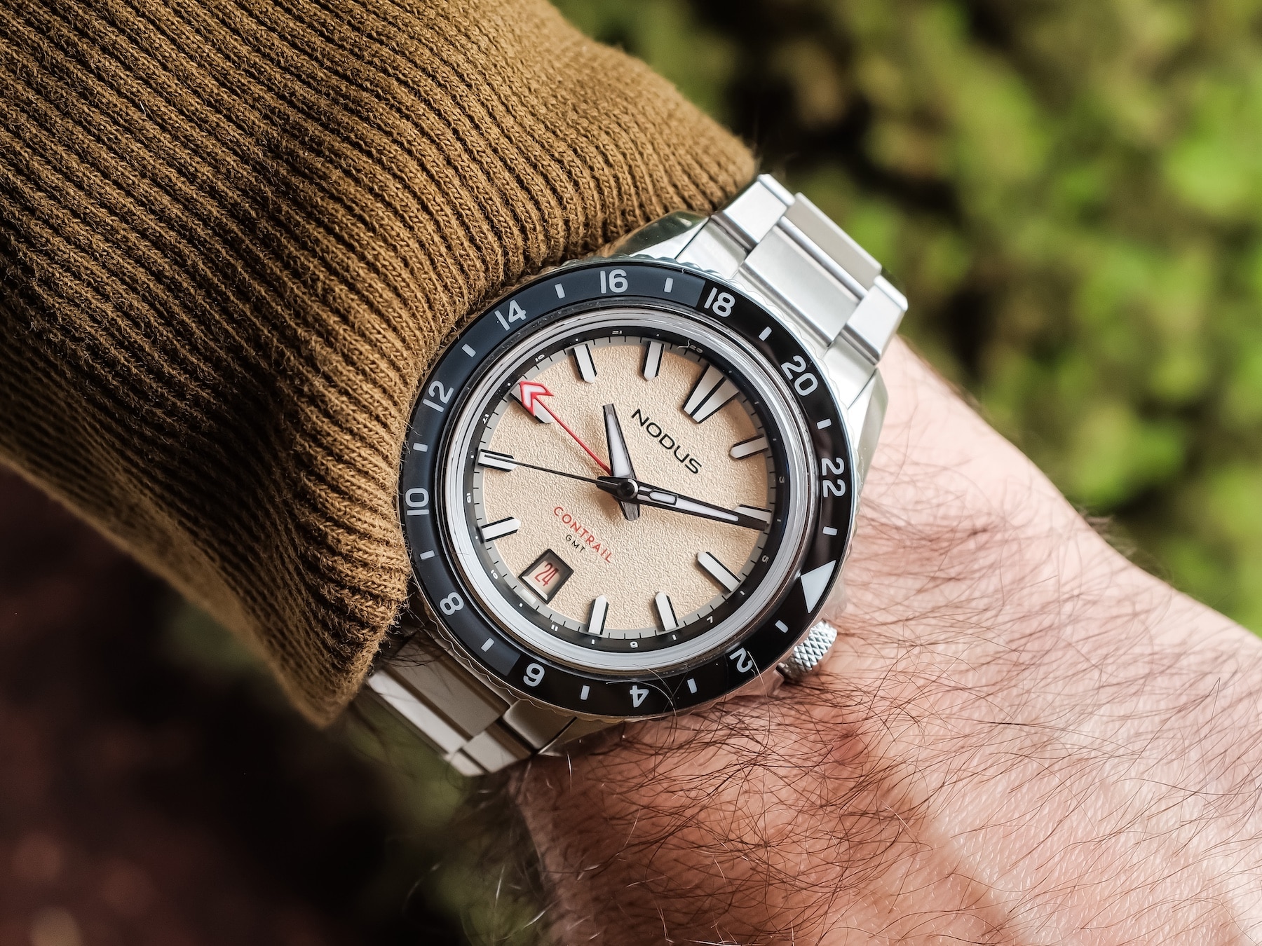 Nodus Contrail GMT Laguna Hands-On | Two Broke Watch Snobs